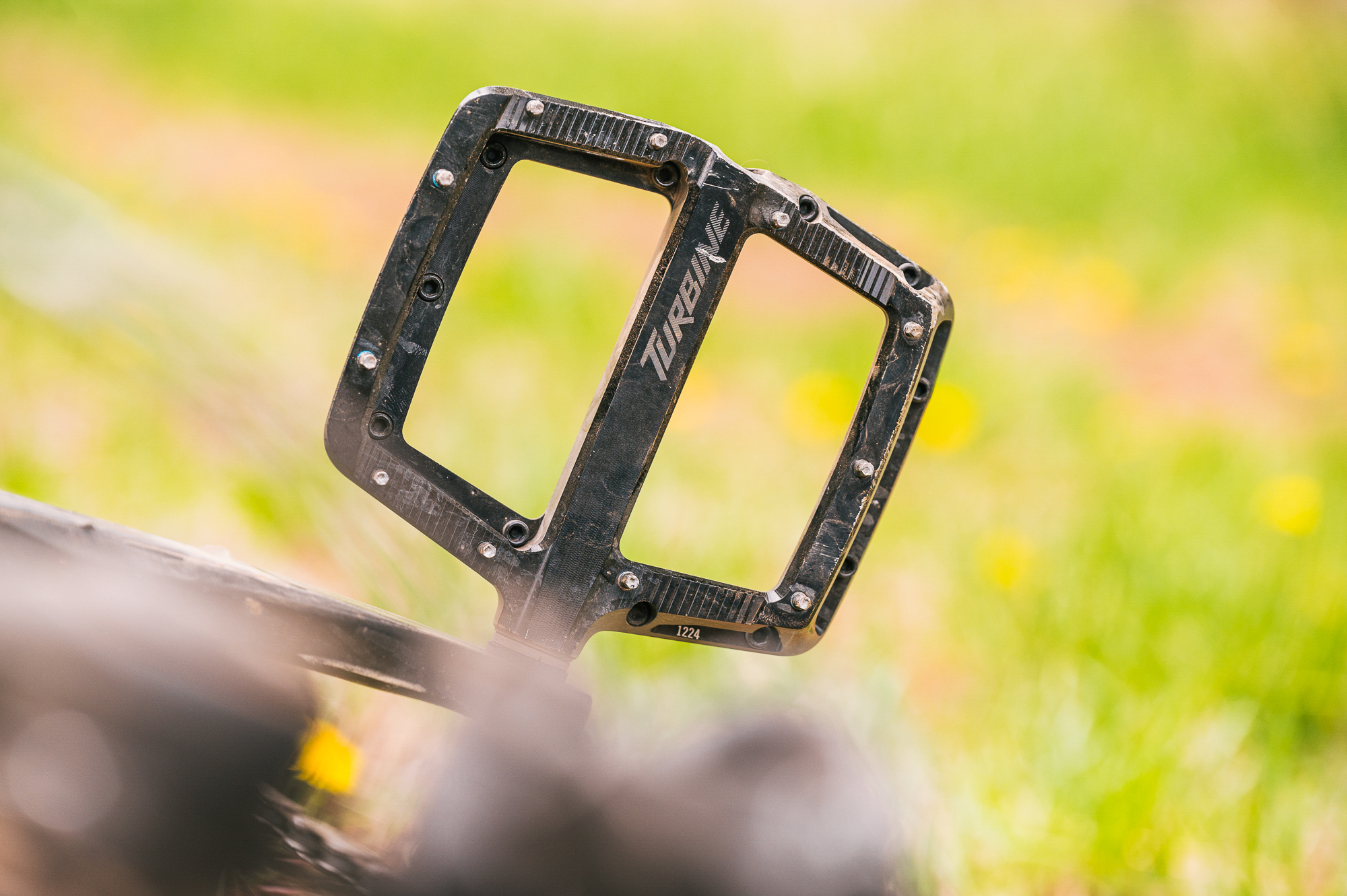 Race Face Turbine Pedals Review: Very Sticky, A Little Bulky, Pretty ...